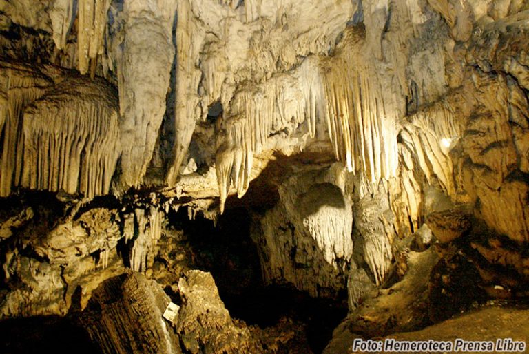 Grutas de Lanquín – Destinos de la Vuelta 2020